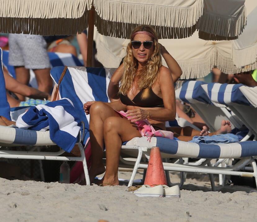 Marta Sánchez Disfruta Del Sol De Miami En Bikini Univision