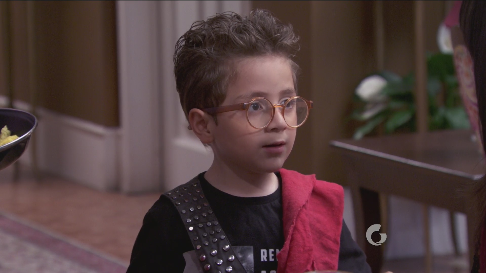 Vecinos | El Morris encuentra trabajo como franelero - Univision